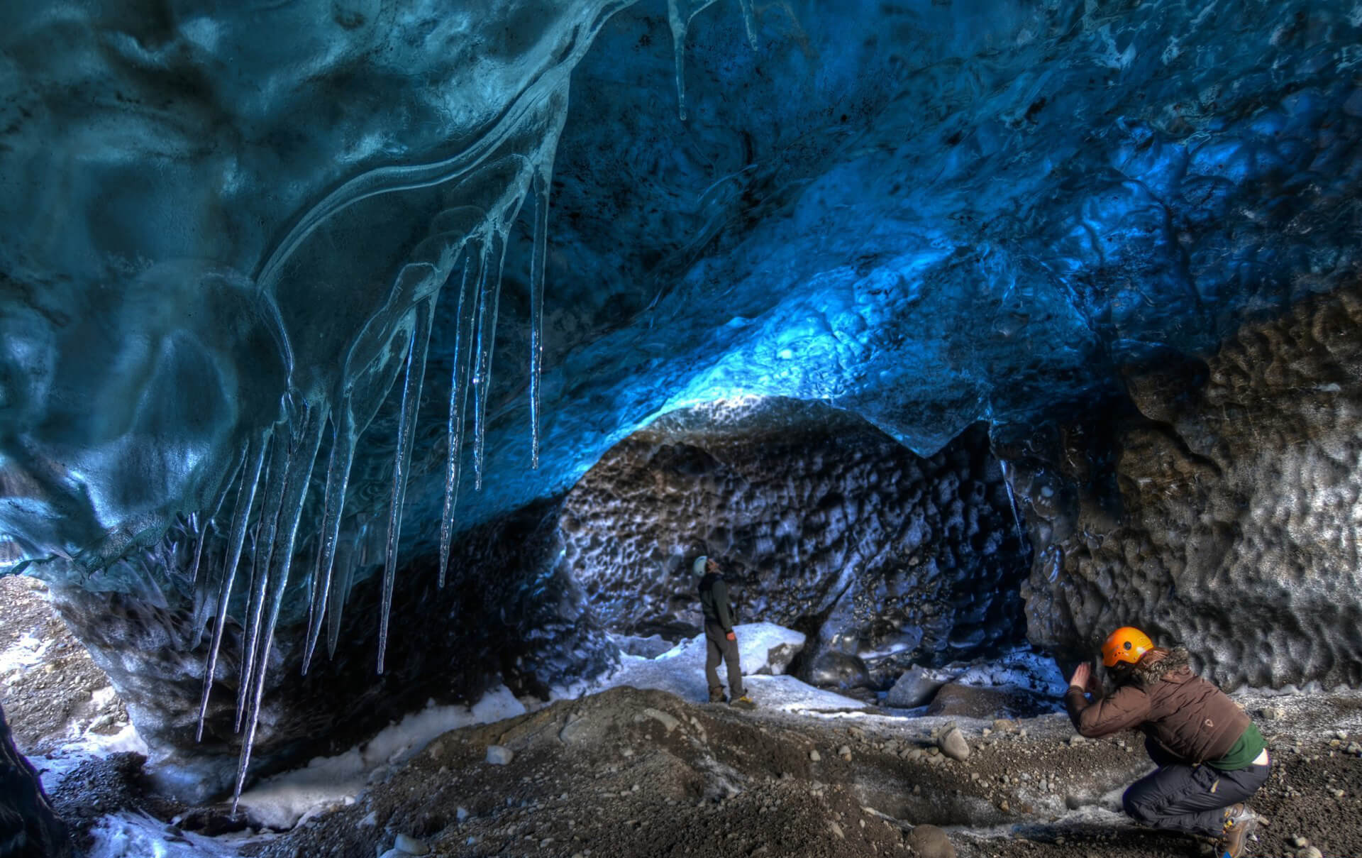 Ice Caving in Iceland - Visit ice-caves for an unbelievable icelandic ...