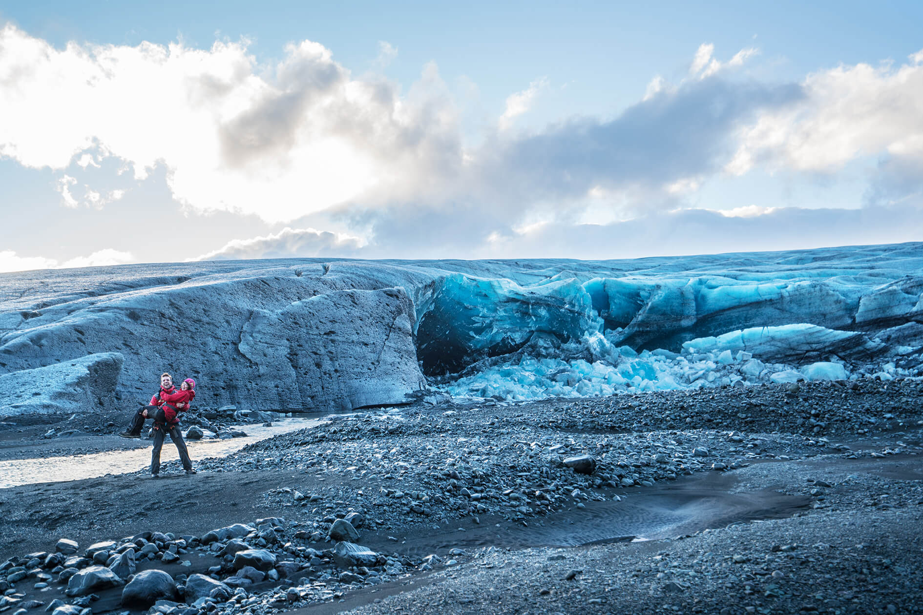 Ice Caving in Iceland - Visit ice-caves for an unbelievable icelandic ...